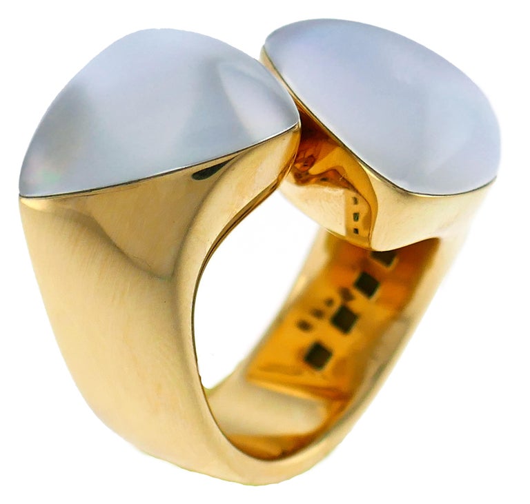 Vhernier Freccia Yellow Gold Ring with Mother of Pearl and Quartz at ...
