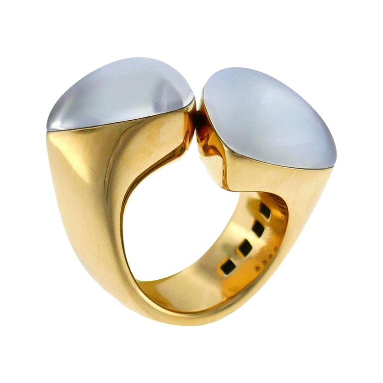 Vhernier Freccia Yellow Gold Ring with Mother of Pearl and Quartz at ...
