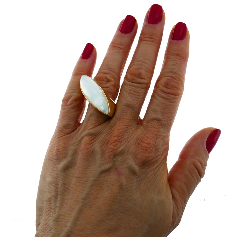 Vhernier Fuseau Yellow Gold Ring with Mother of Pearl and Quartz For ...