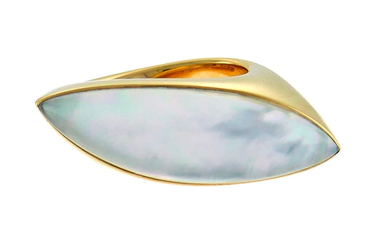 Vhernier Fuseau Yellow Gold Ring with Mother of Pearl and Quartz For ...