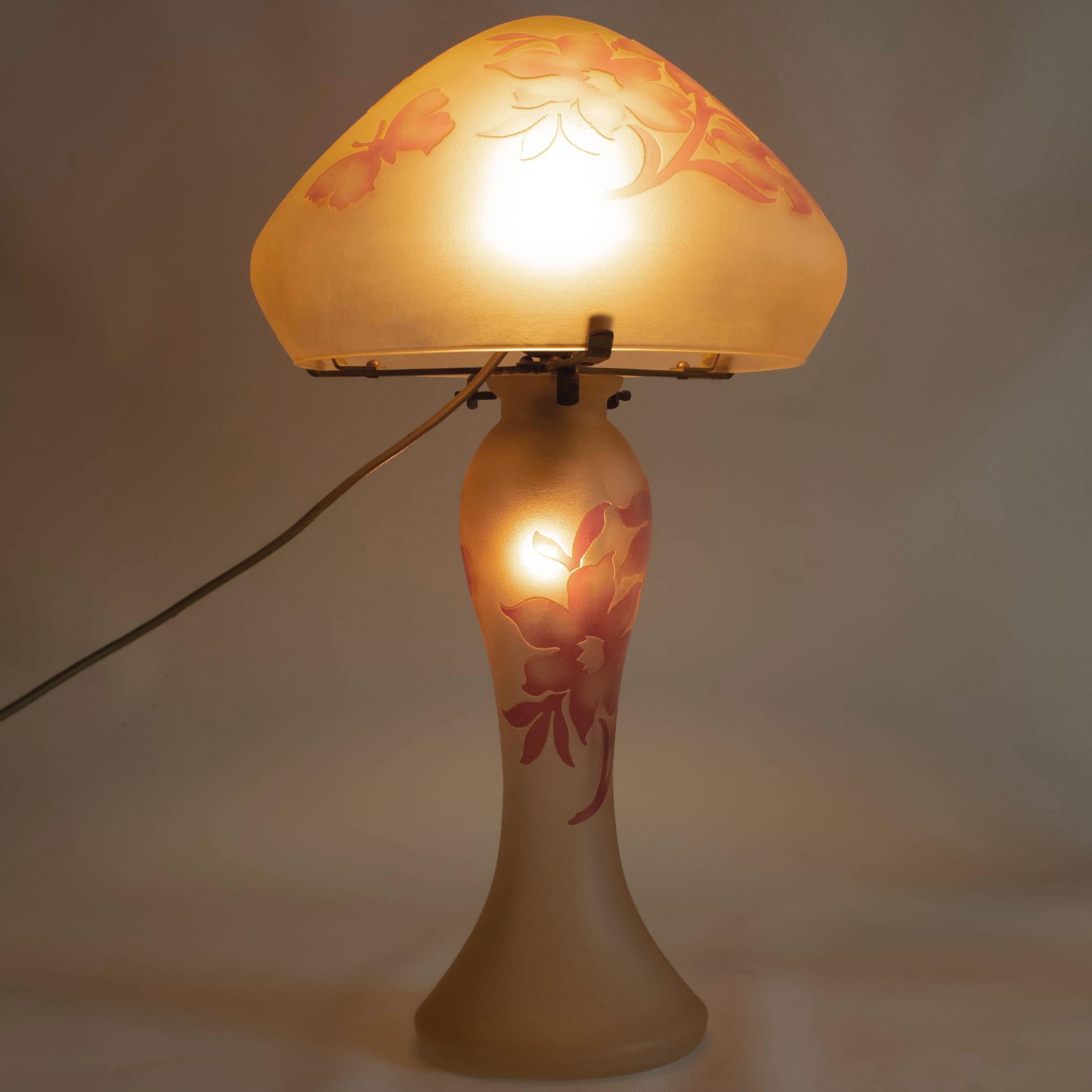 VIANNE - Large Mushroom lamp in multi-layered glass, signed by the ...