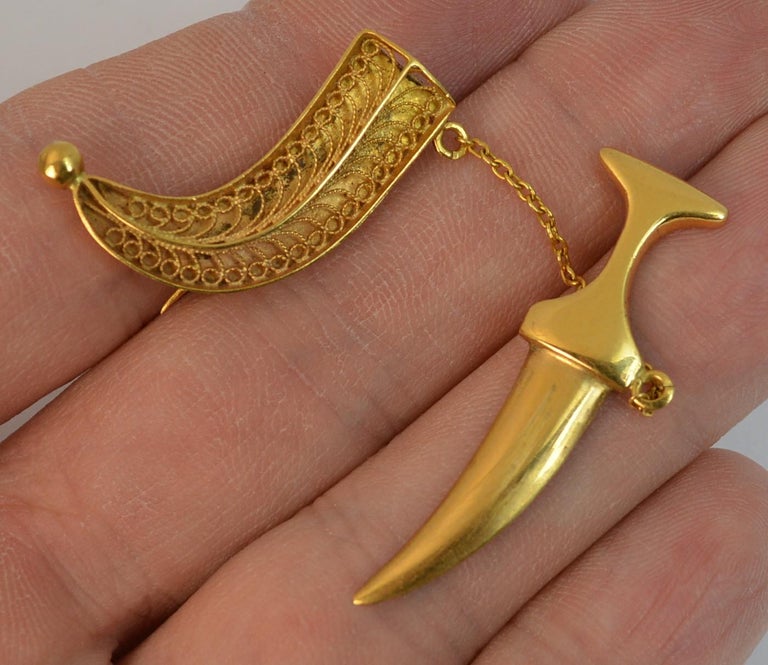 Victorian 15 Carat Gold Khanjar Dagger and Scabbard Brooch, circa 1880 ...