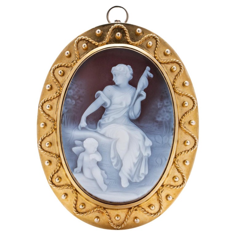 15 Karat Gold Carved Sardonyx Cameo Brooch For Sale at 1stDibs