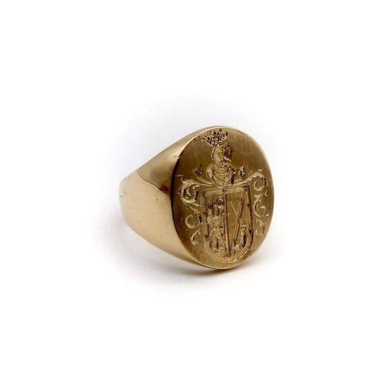 Victorian 18K Gold Signet Ring with Heraldic Shield For Sale at 1stDibs