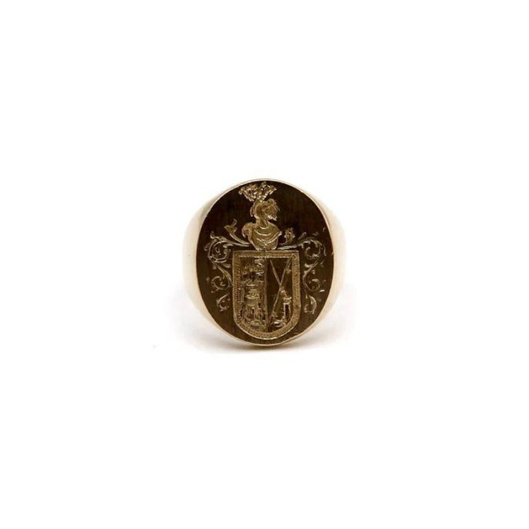 Victorian 18K Gold Signet Ring with Heraldic Shield For Sale at 1stDibs