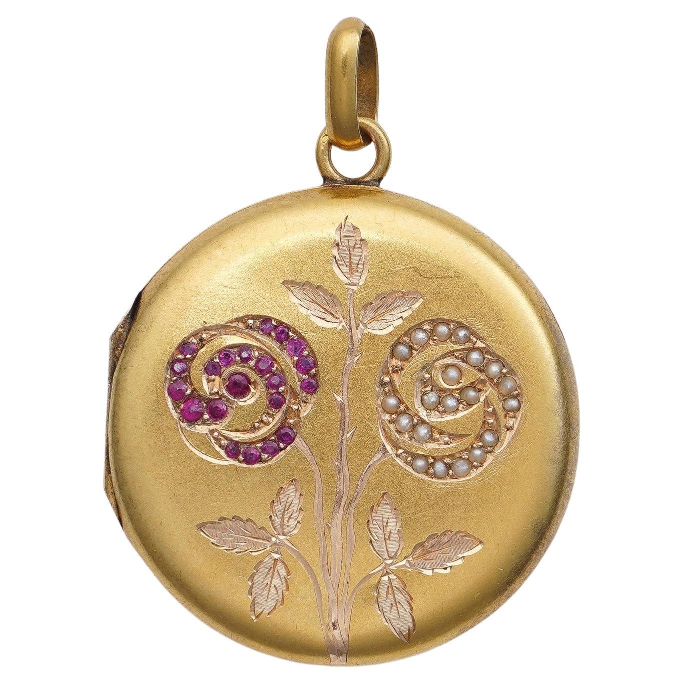 Antique Victorian Engraved Solid 15 Carat Gold Locket, circa 1900 For ...