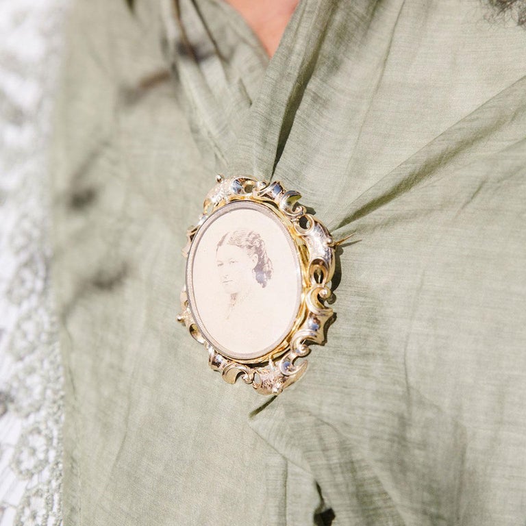 Victorian Antique 19th Century Mourning 9 Carat Gold Mourning Brooch at ...