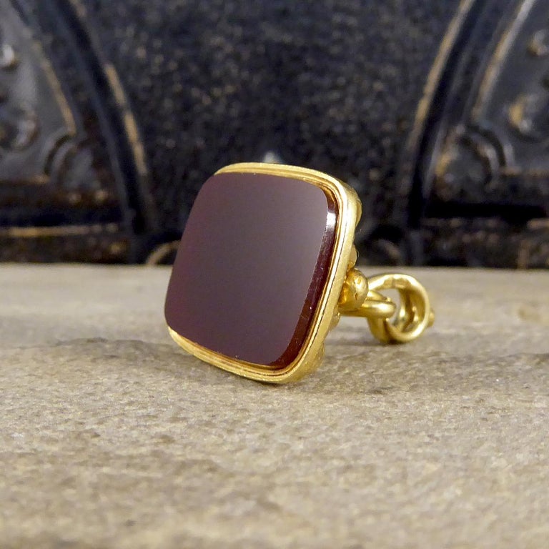 Victorian Antique Agate Fob in 18ct Yellow Gold For Sale at 1stDibs