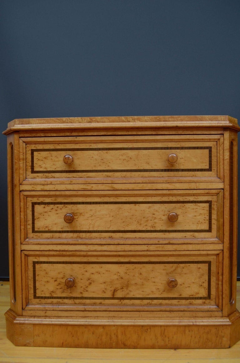 Victorian Bird's Eye Maple Chest of Drawers For Sale at 1stDibs