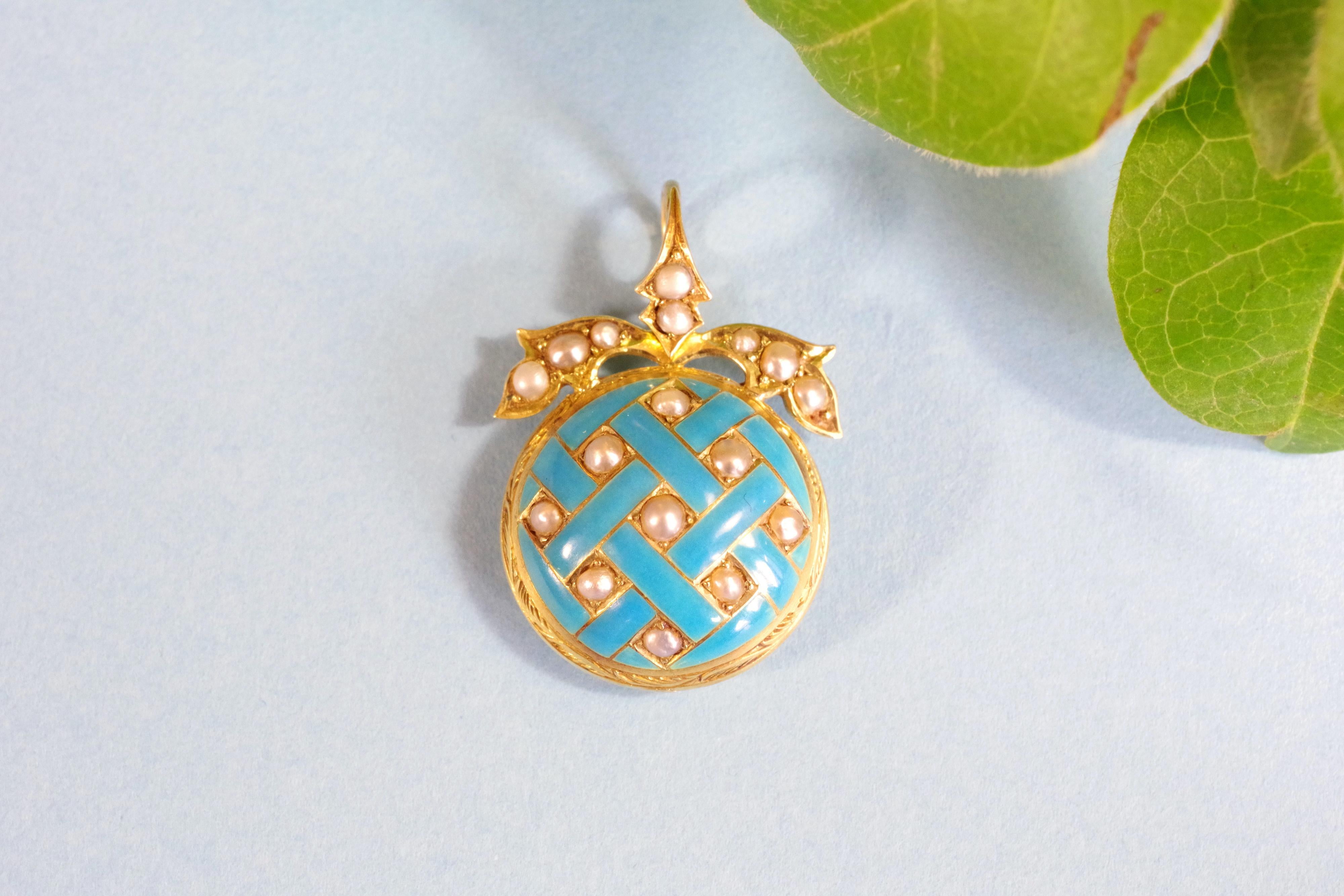 Victorian Blue Enamel Locket Pendant in Yellow Gold 14 Karats For Sale ...
