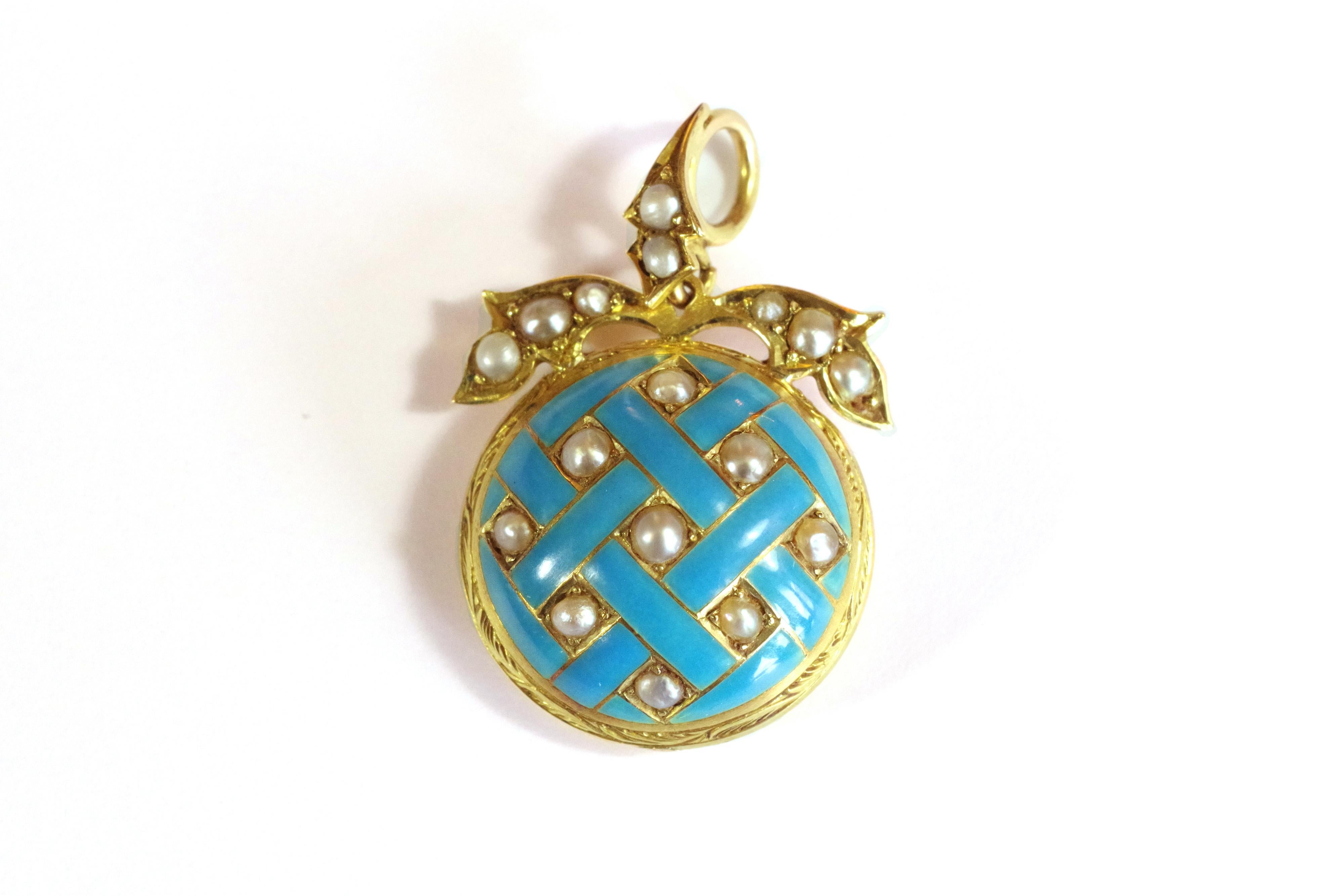 Victorian Blue Enamel Locket Pendant in Yellow Gold 14 Karats For Sale ...