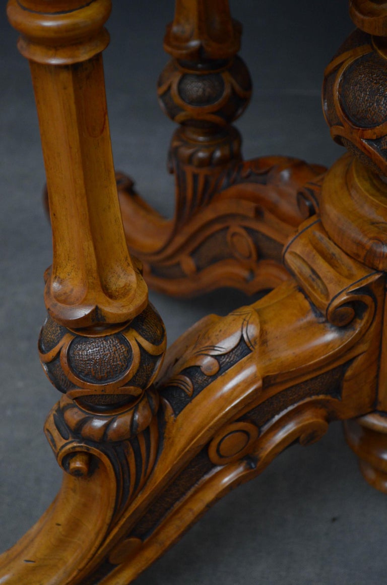 Victorian Burr Walnut Dining Table at 1stDibs