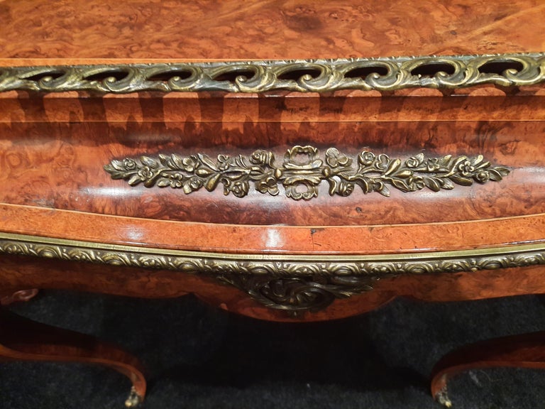Victorian Burr Walnut Jardiniere For Sale at 1stDibs