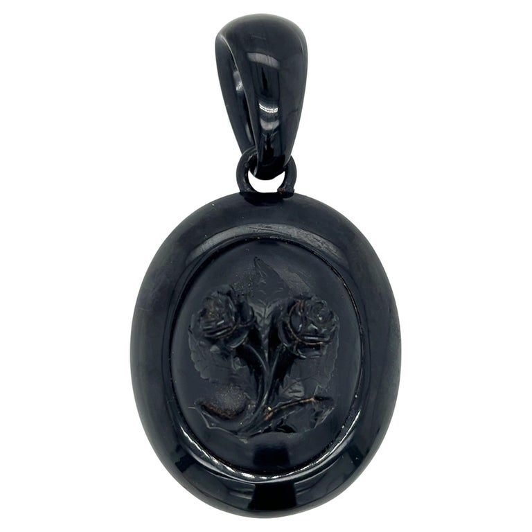 Victorian Carved Jet and Yellow Gold Pendant Locket For Sale at 1stDibs