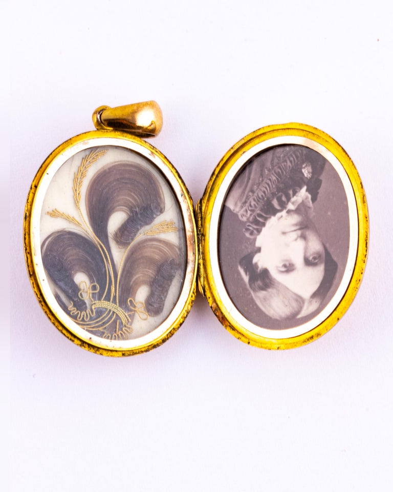 Victorian Enamel and 18 Carat Gold Locket For Sale at 1stDibs