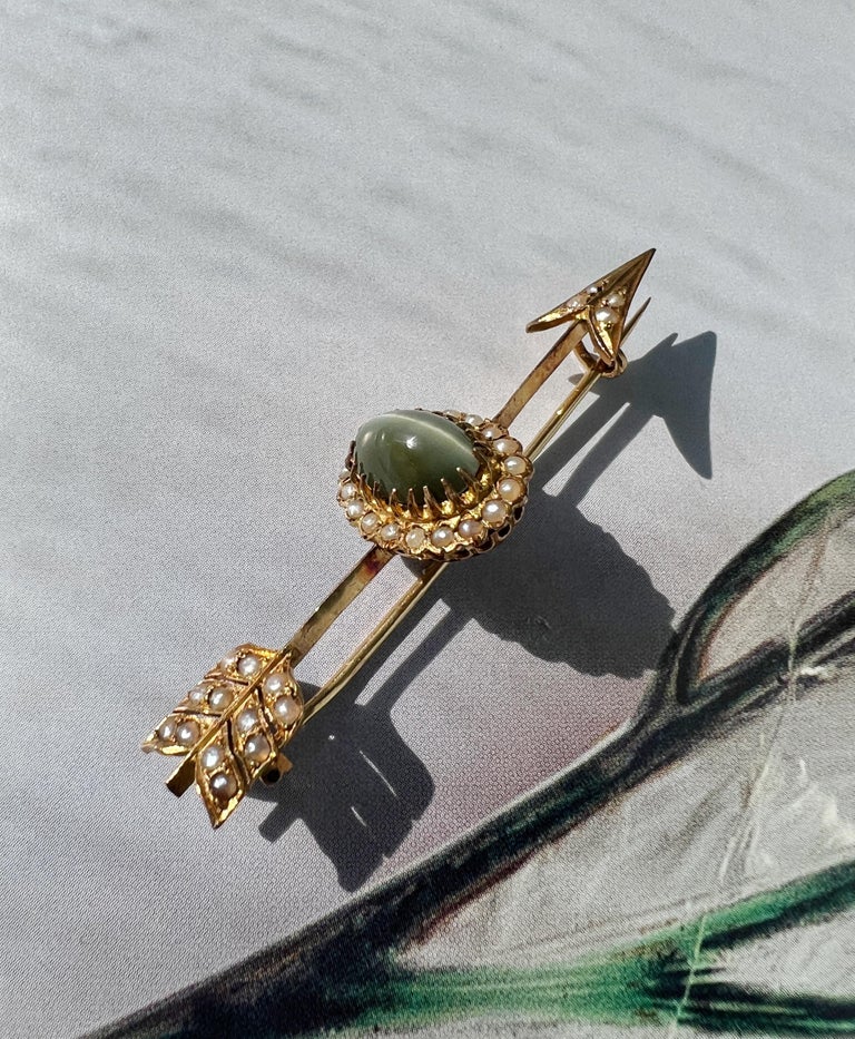Victorian Era 18k Gold Cat-Eye Chrysoberyl Pearl Arrow Brooch For Sale ...