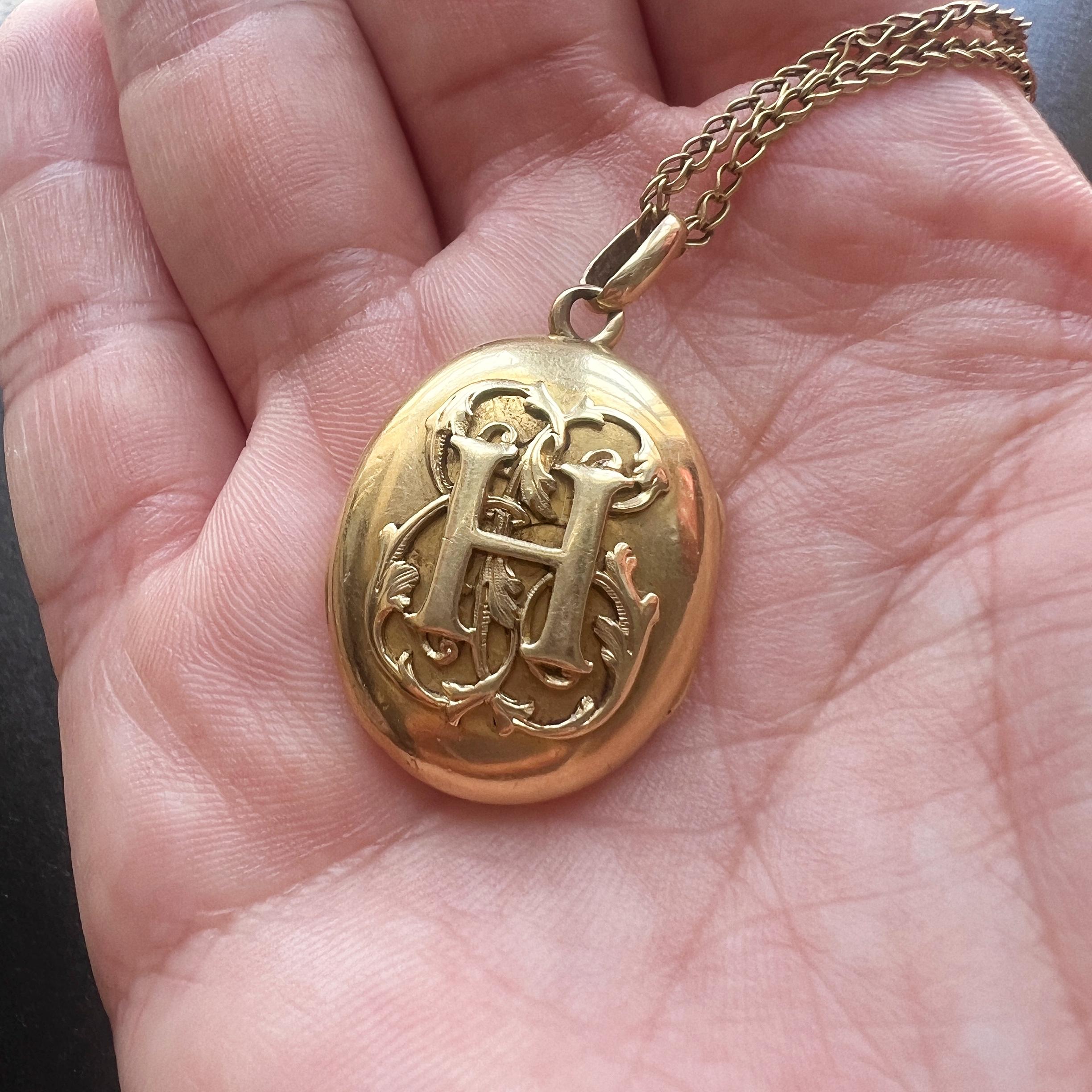 Victorian era 18K gold « H » letter locket pendant For Sale at 1stDibs