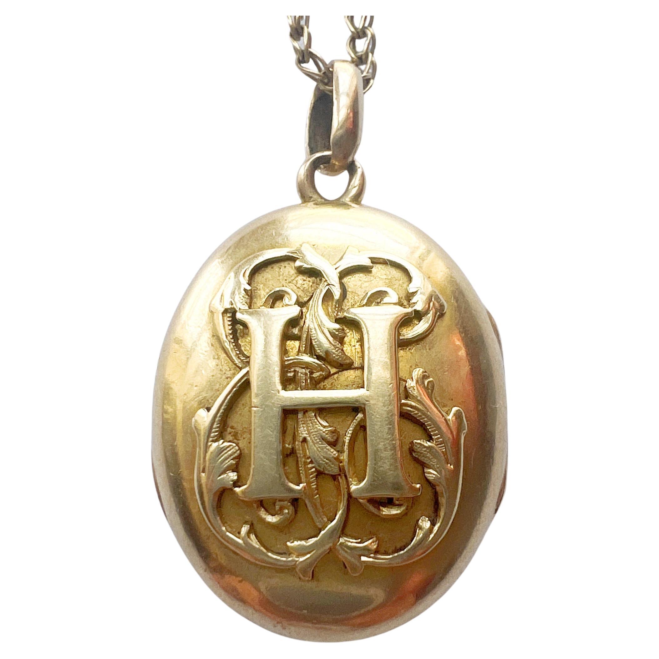 Victorian era 18K gold « H » letter locket pendant For Sale at 1stDibs
