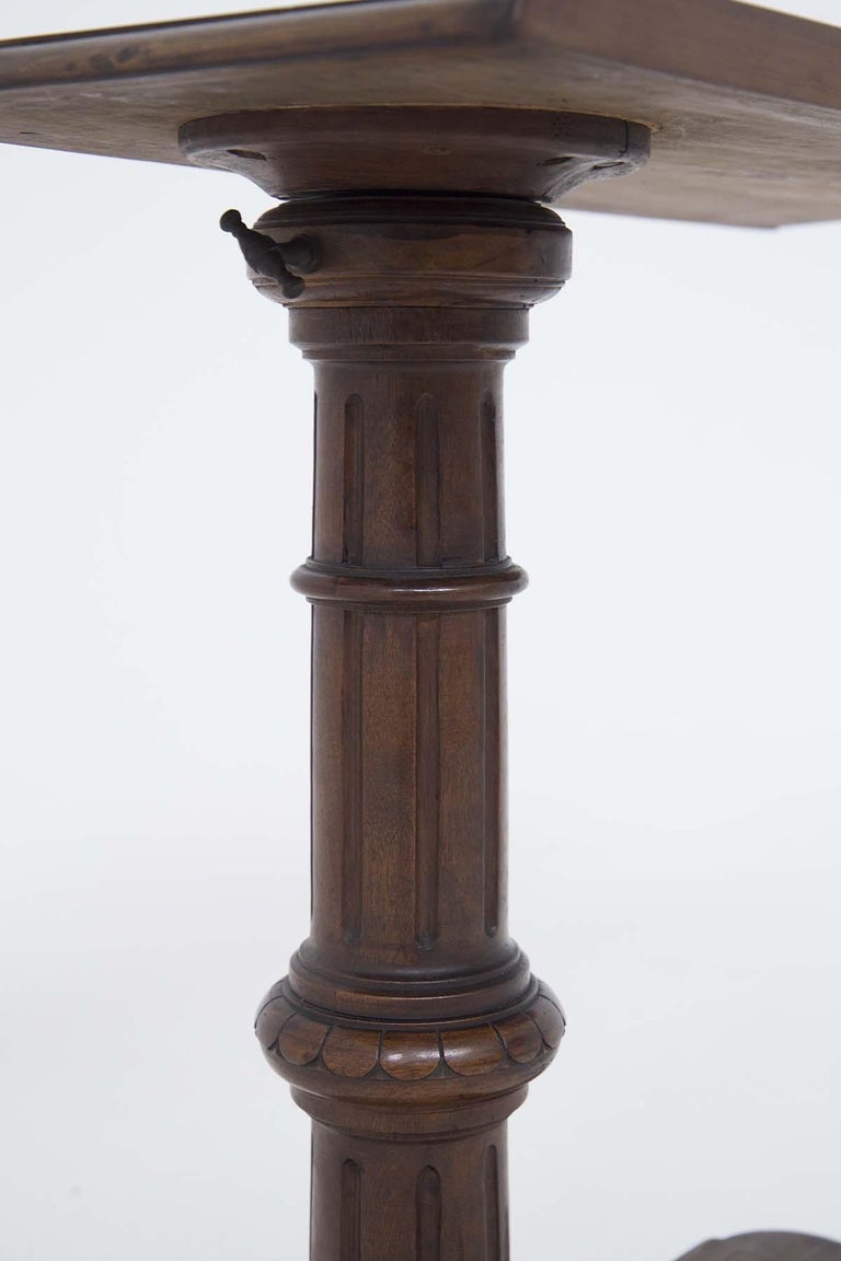 Verstellbarer englischer Serviertisch aus Holz im viktorianischen ...