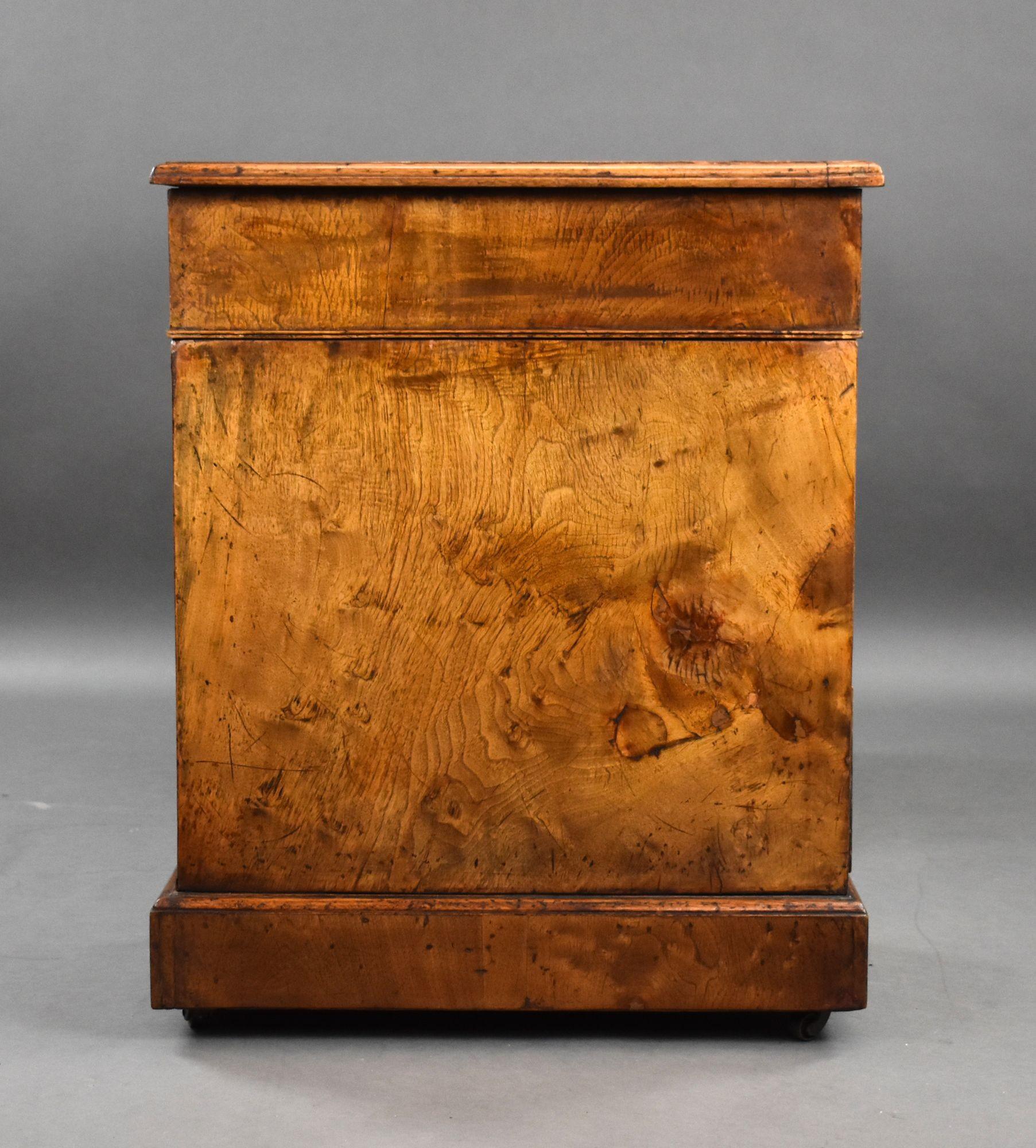 Victorian Figured Walnut Pedestal Desk For Sale at 1stDibs