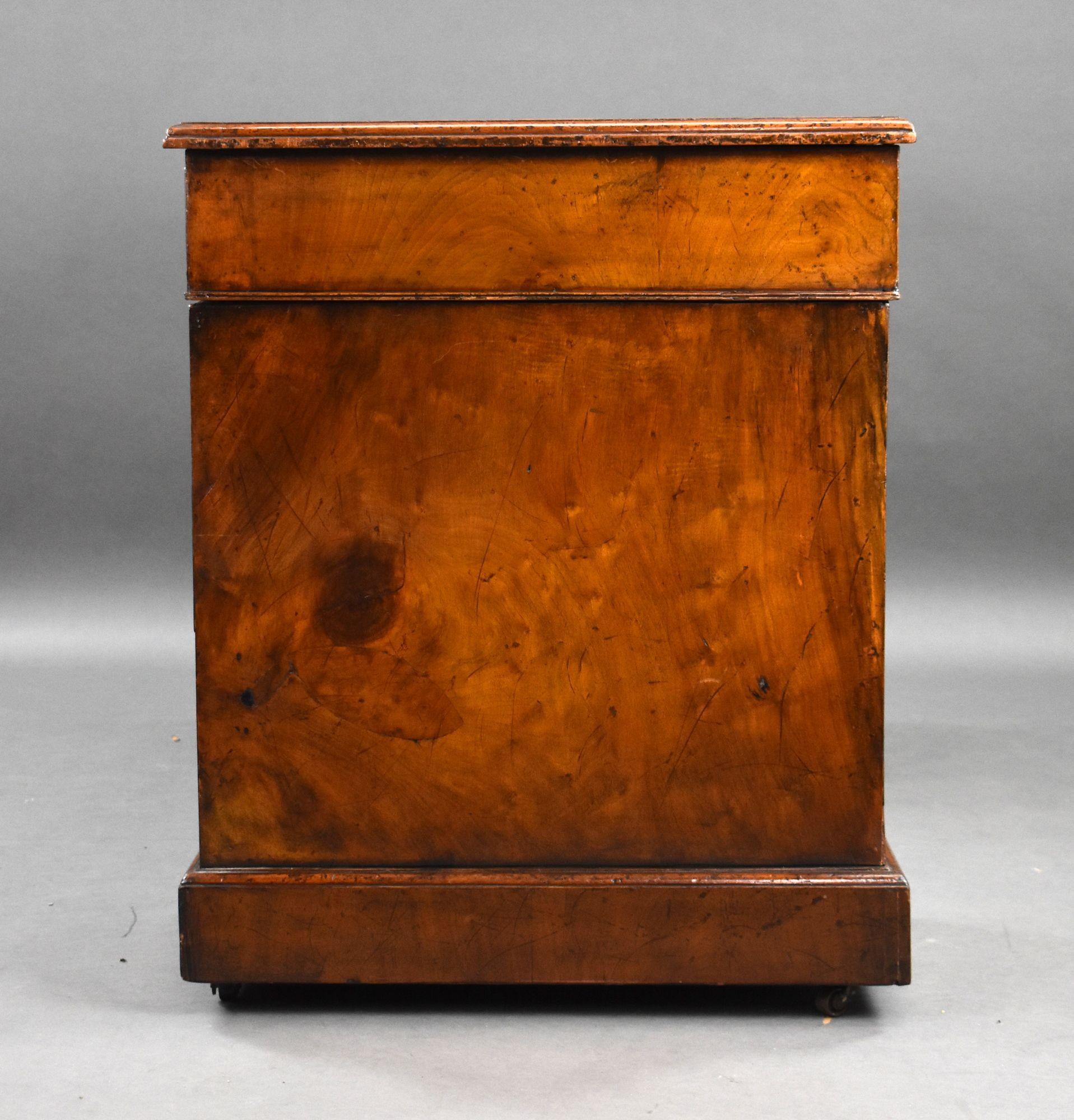 Victorian Figured Walnut Pedestal Desk For Sale at 1stDibs