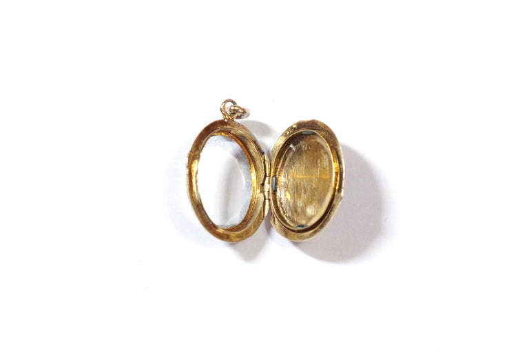 Victorian Garnet Locket Pendant in Yellow Gold 18 Karats For Sale at ...