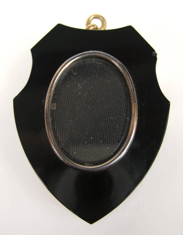 Victorian gold Hair locket pendant - Black Jet For Sale at 1stDibs