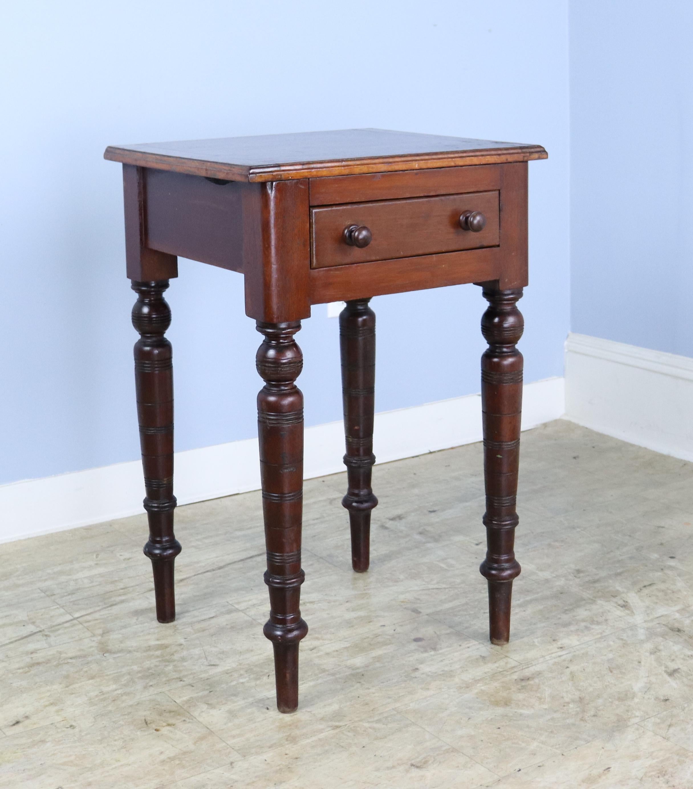 Victorian Mahogany Side Table with Turned Legs For Sale at 1stDibs