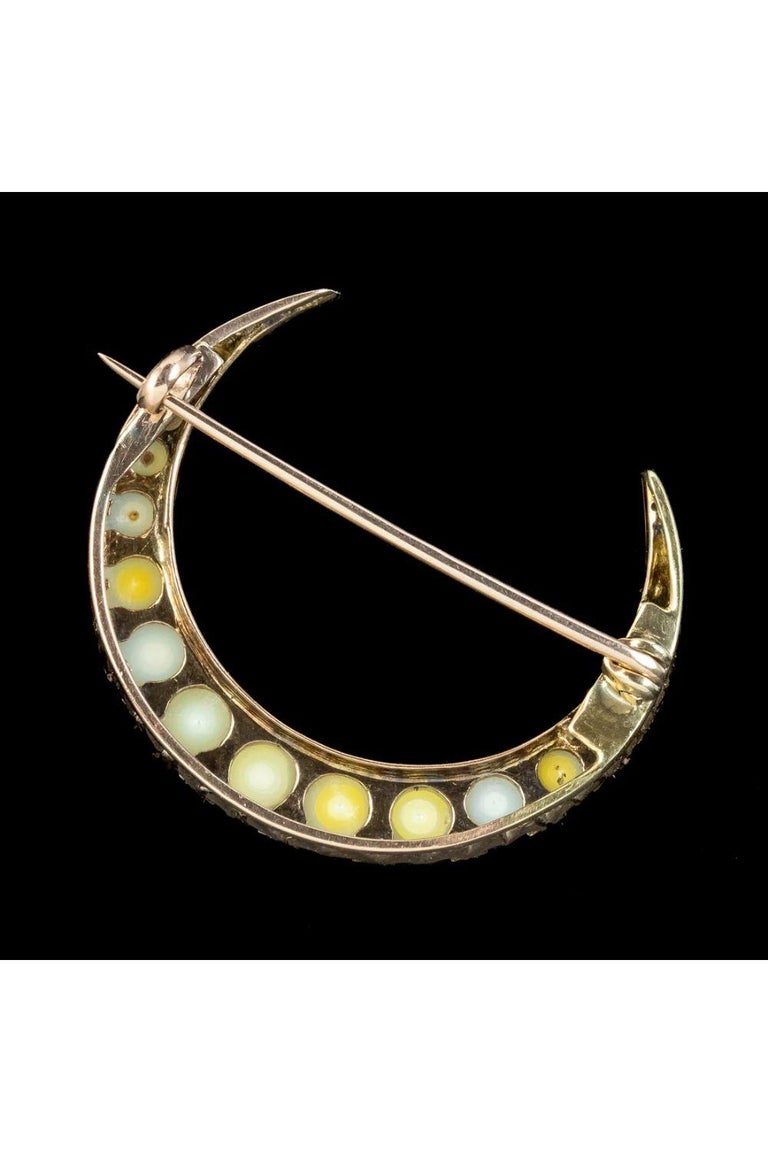 Victorian Pearl Diamond Crescent Moon Brooch in 18 Carat Gold, circa 1890-1900 For Sale at 1stDibs