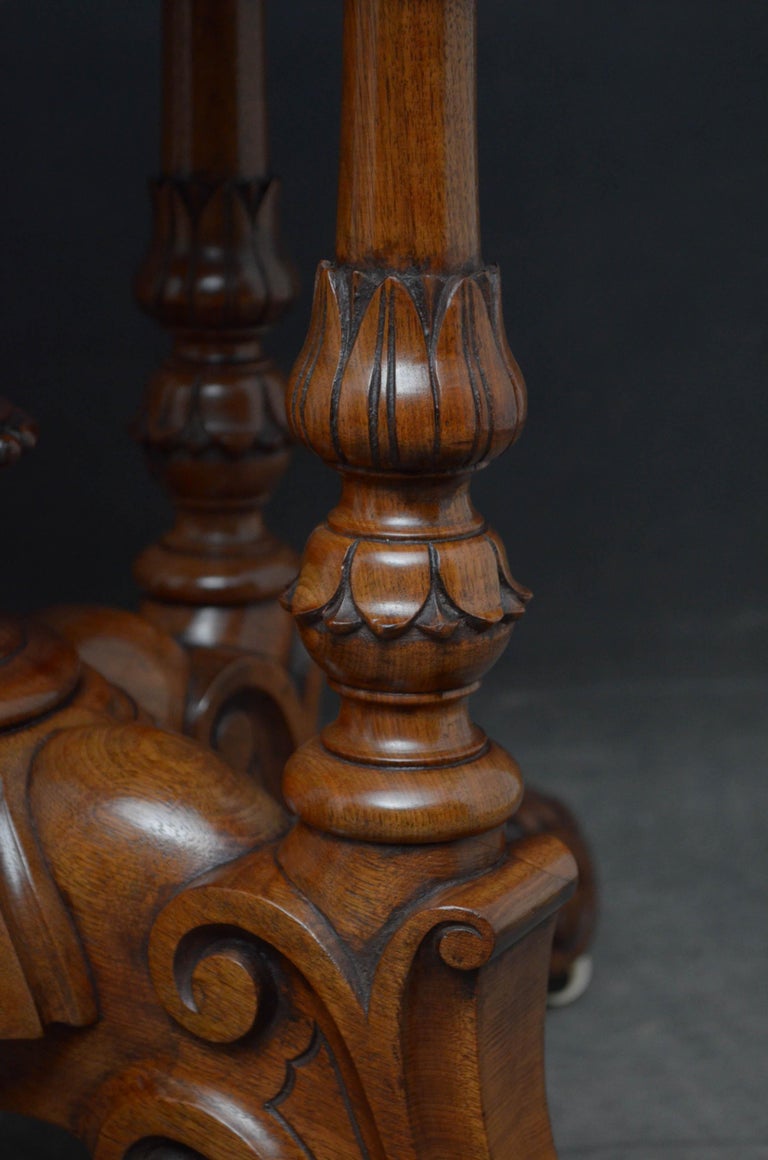 Victorian Walnut Dining or Centre Table at 1stDibs