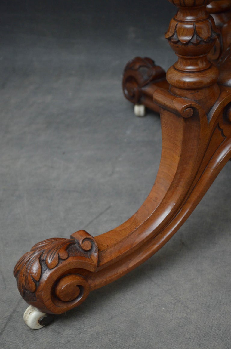 Victorian Walnut Dining or Centre Table at 1stDibs