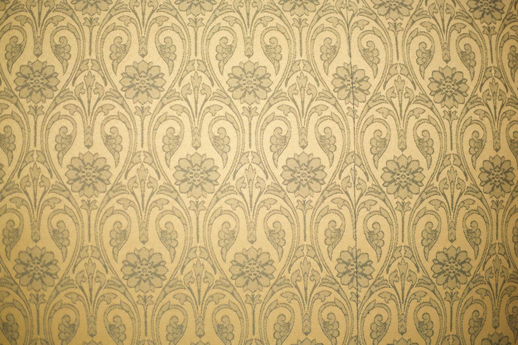 Victorian Wingback English country house sofa For Sale at 1stDibs