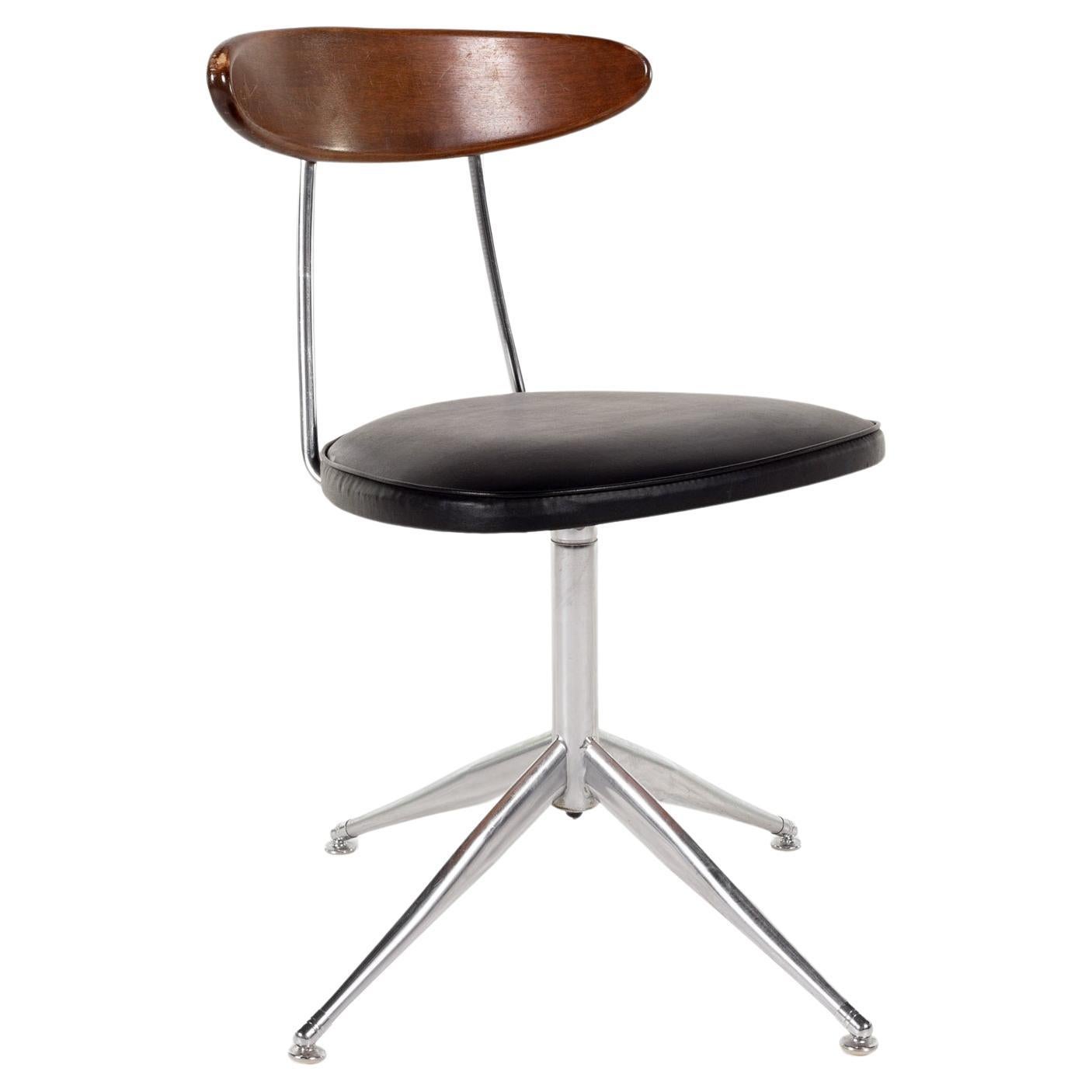 Mid-Century Modern Pair of Viko Baumritter Swivel Chairs at 1stDibs