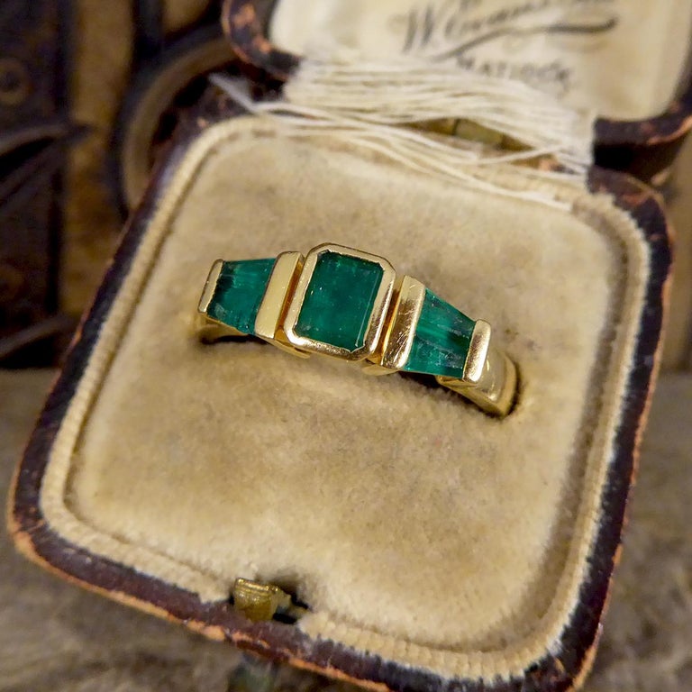 Vintage 1.00 Carat Emerald Multi Stone Staged Setting Ring in 18ct ...