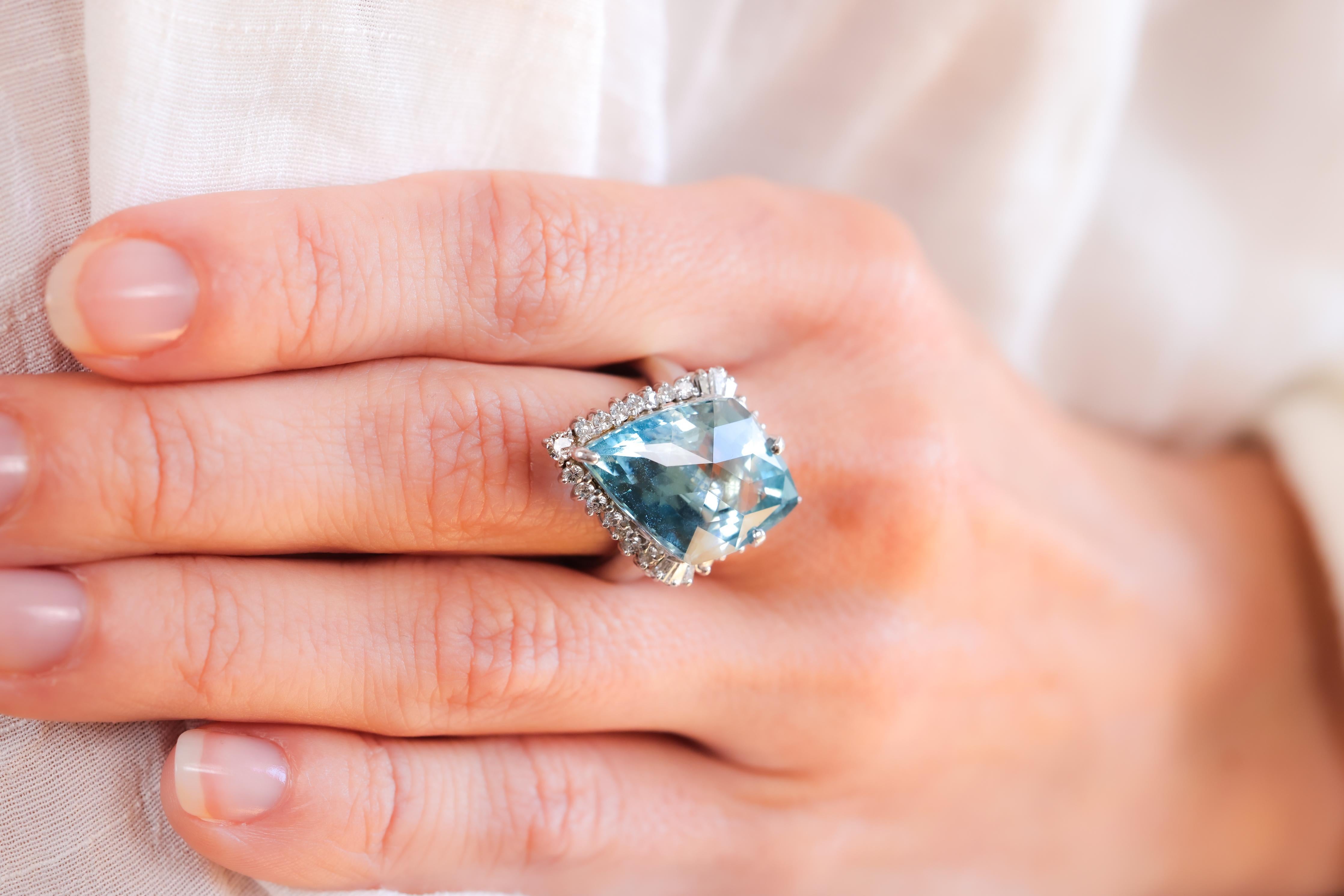 Vintage 12.62 Carat Lozenge Cut Aquamarine Diamond Platinum Ring For ...