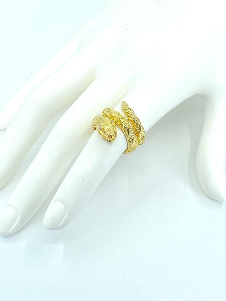 Vintage 14k Gold and Diamond Designer Snake Design Ring For Sale at 1stDibs