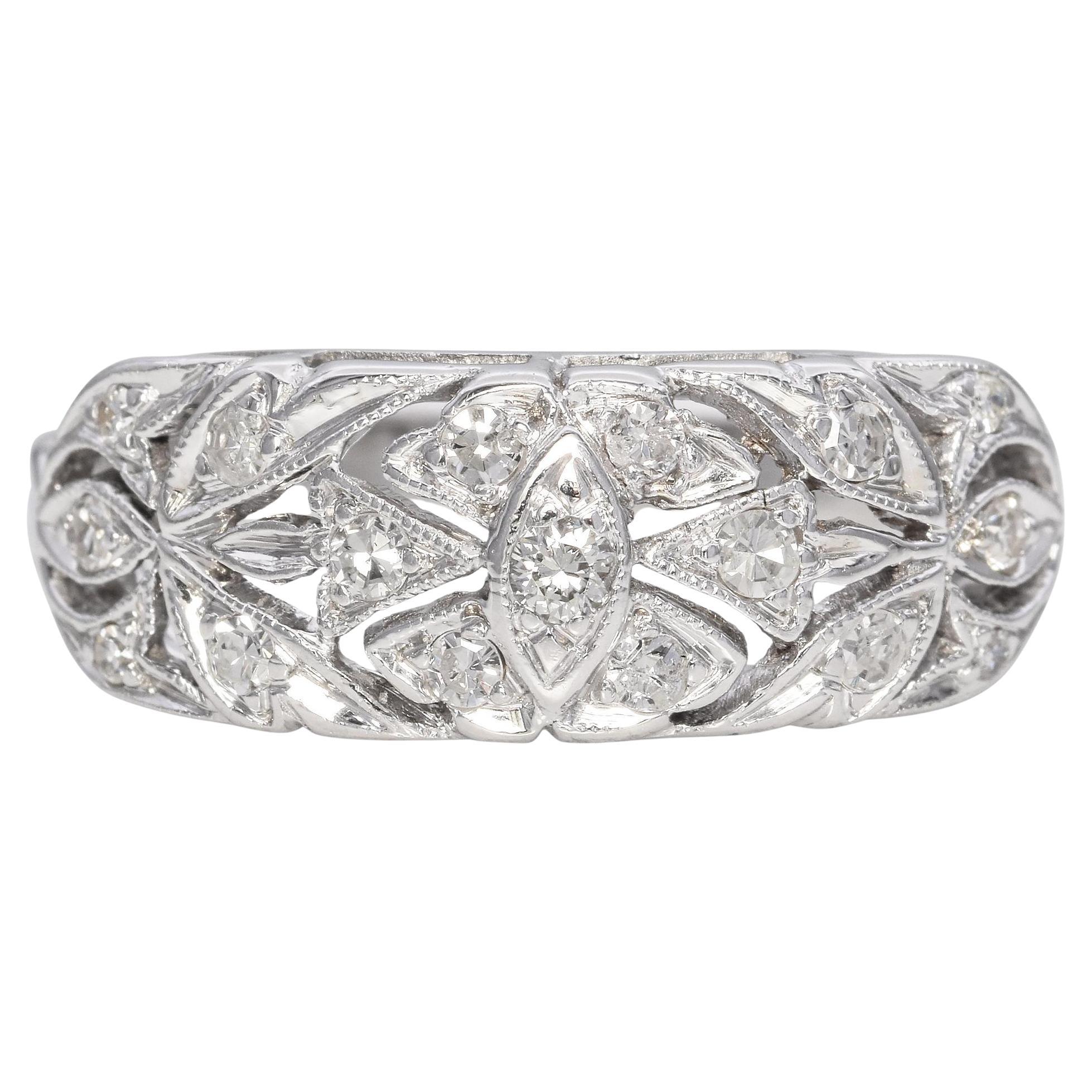 Vintage 14K White Gold Diamond Filigree Ring For Sale at 1stDibs