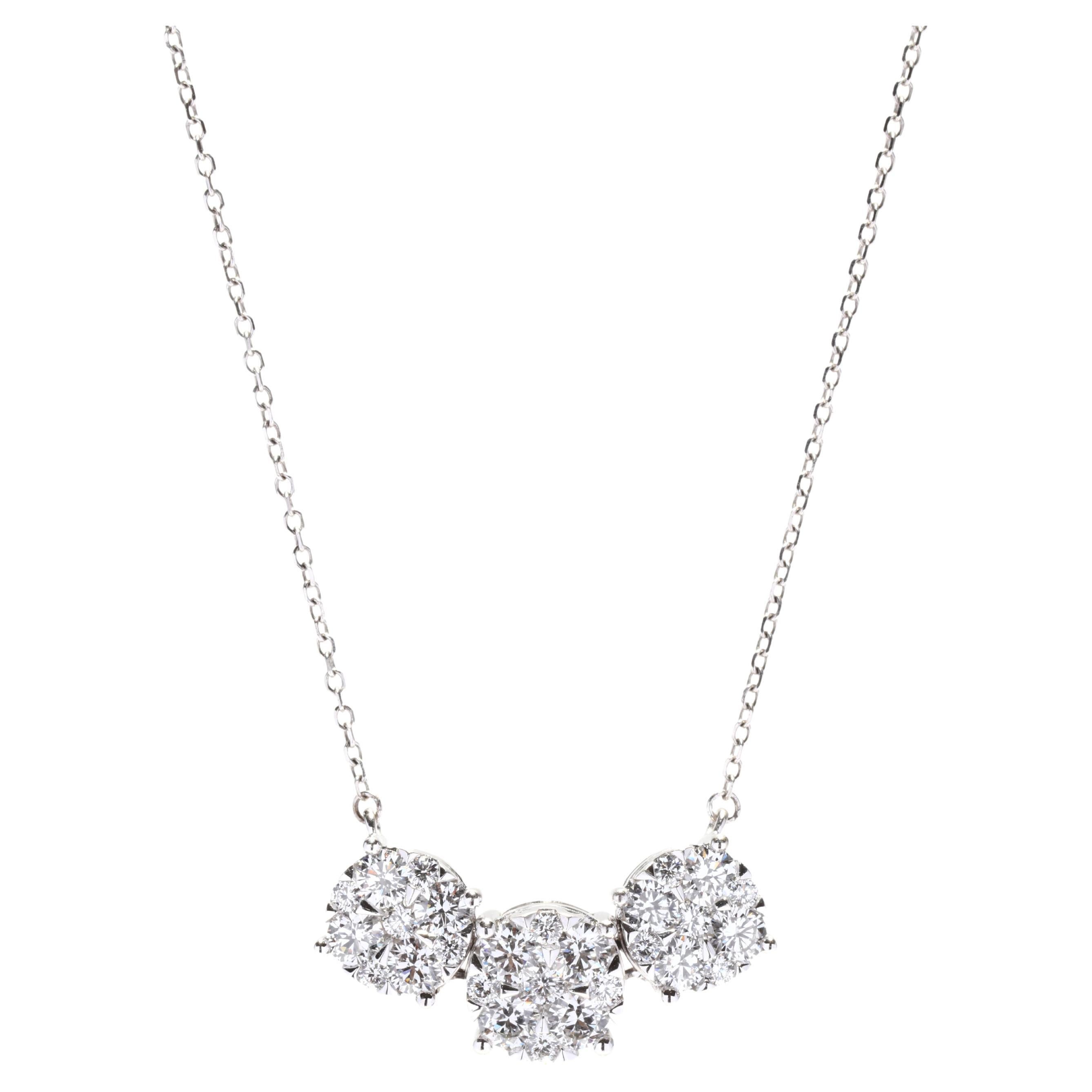 14k White Gold and Diamond Cluster Pendant Necklace For Sale at 1stDibs