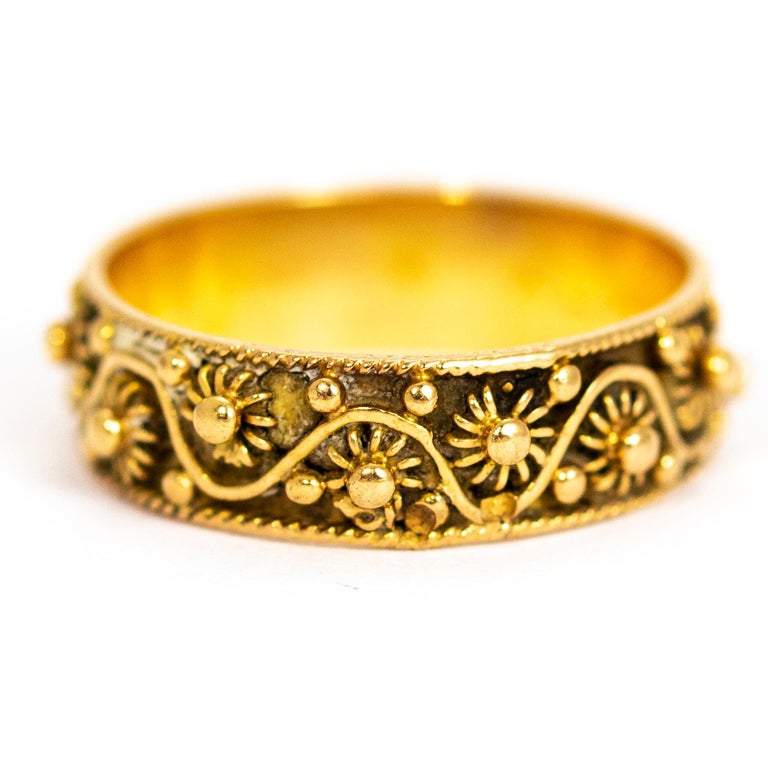 Vintage 18 Carat Gold Fancy Sun Motif Band at 1stDibs