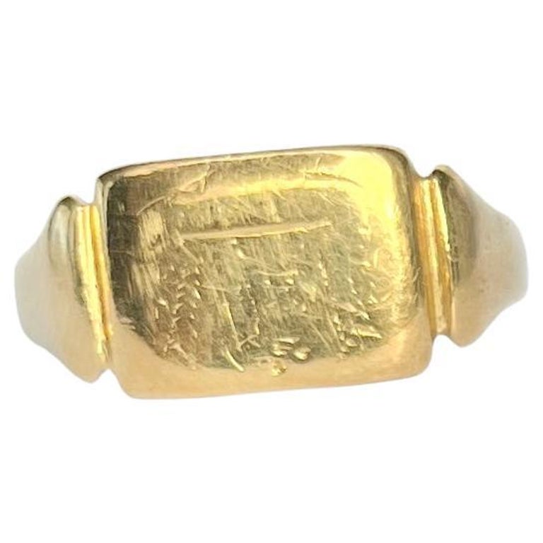 Vintage 18 Carat Gold Signet Ring For Sale at 1stDibs
