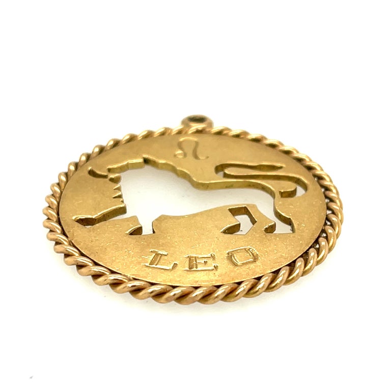 Vintage 18 Karat Yellow Gold Zodiac Leo Charm Pendant For Sale at 1stDibs
