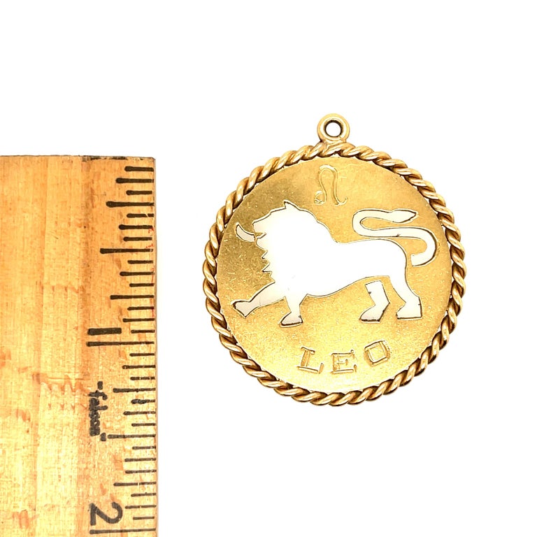 Vintage 18 Karat Yellow Gold Zodiac Leo Charm Pendant For Sale at 1stDibs