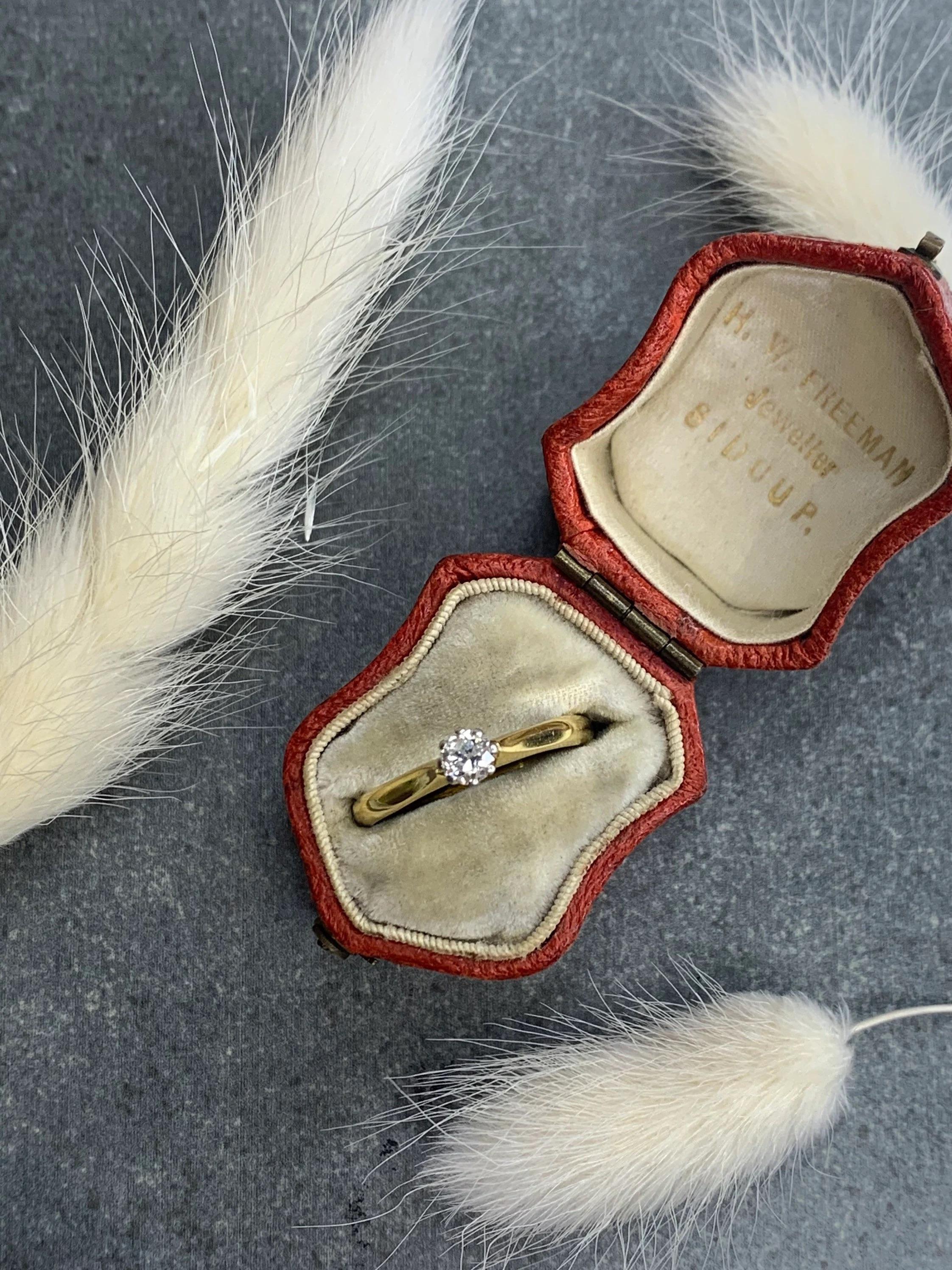 Vintage 18ct Gold and Platinum Traditional Single Stone Diamond ...
