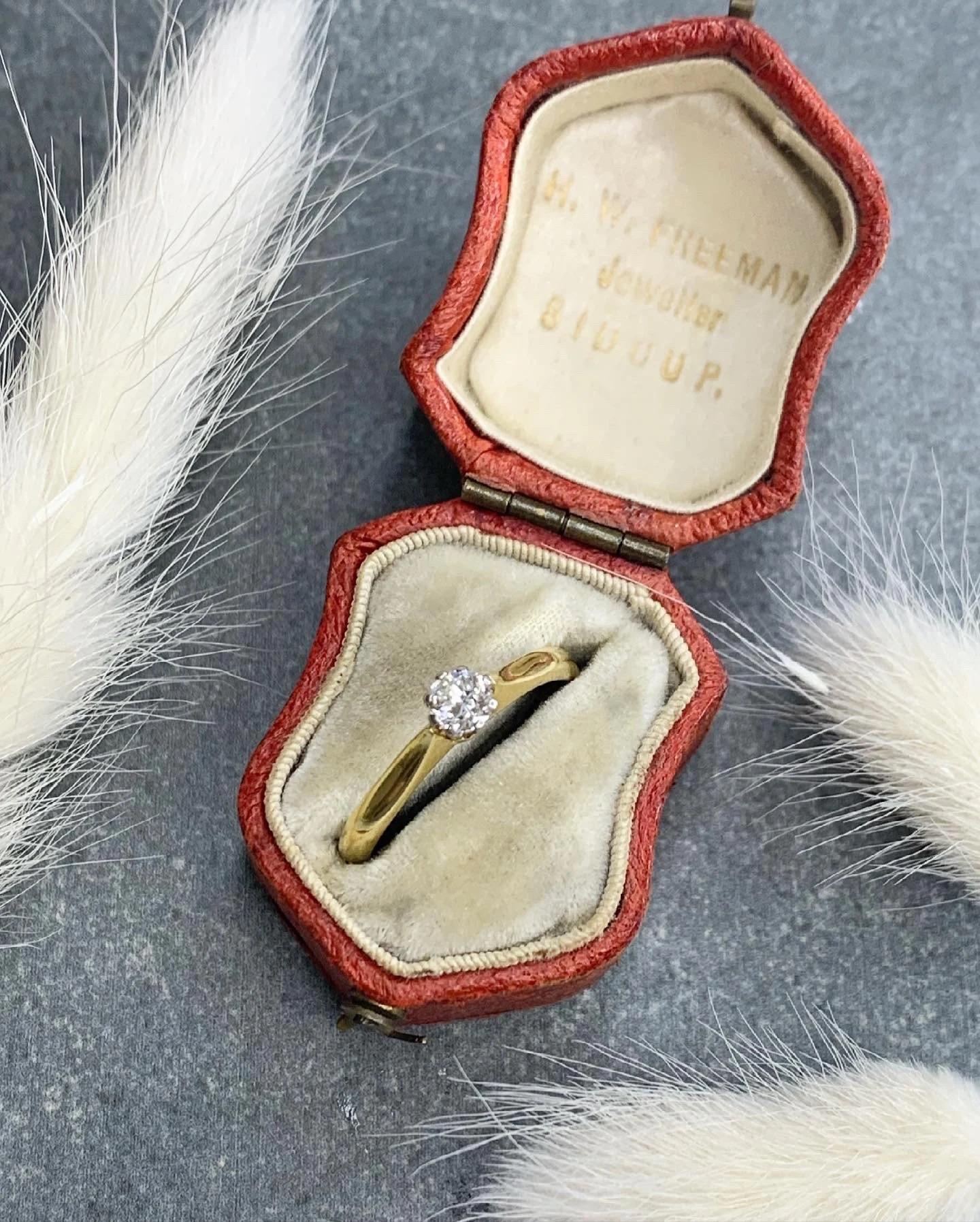Vintage 18ct Gold and Platinum Traditional Single Stone Diamond ...