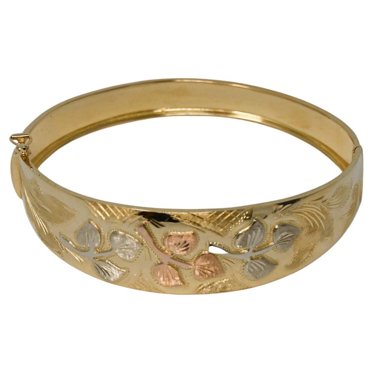Vintage 18k Gold Bangle Bracelet For Sale at 1stDibs