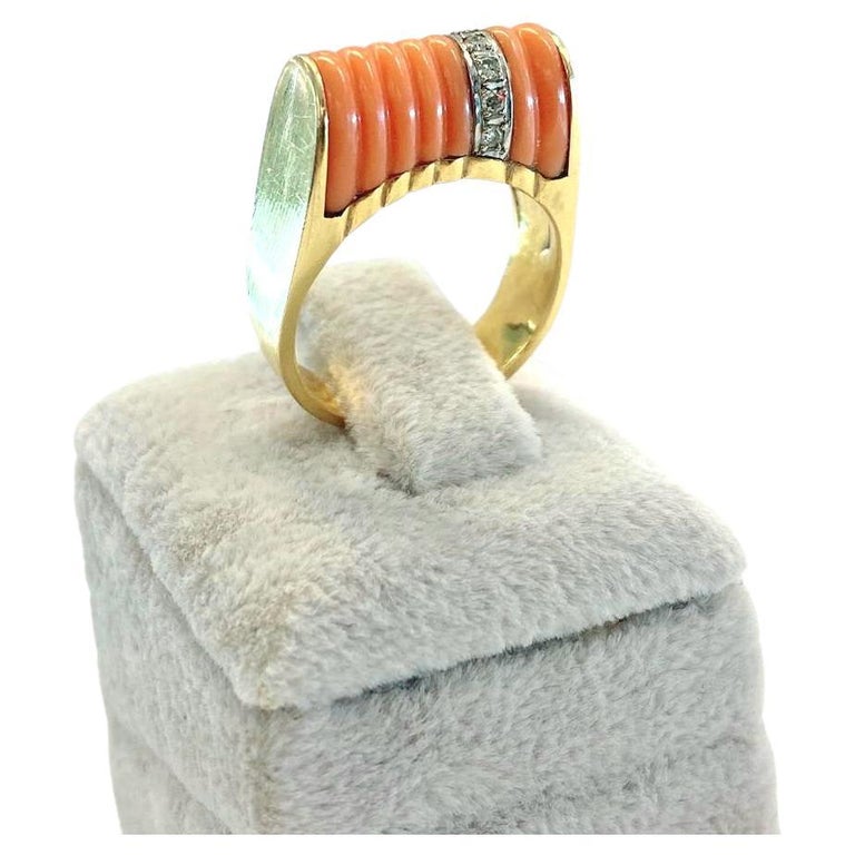 Vintage 18k Gold Coral Diamind Ring For Sale at 1stDibs