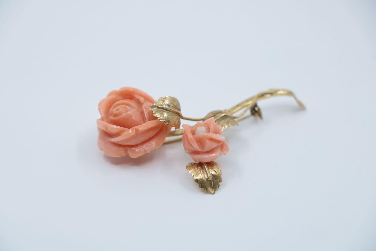 Vintage 18K Gold Coral Flower Brooch For Sale at 1stDibs