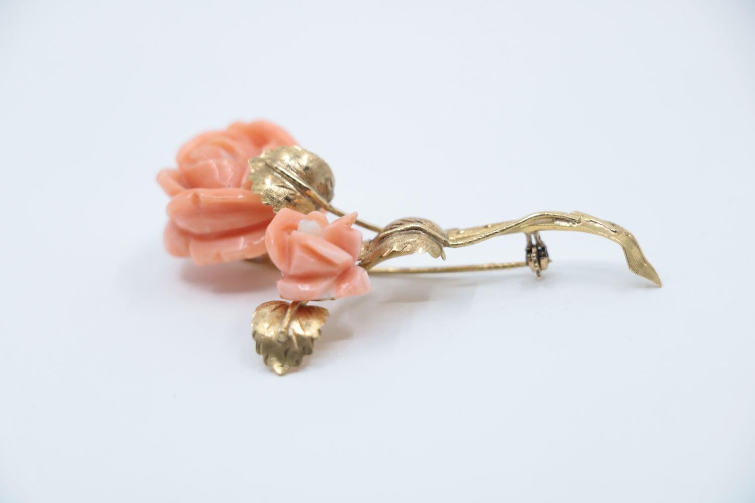 Vintage 18K Gold Coral Flower Brooch For Sale at 1stDibs