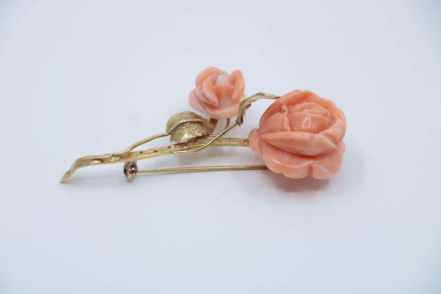 Vintage 18K Gold Coral Flower Brooch For Sale at 1stDibs
