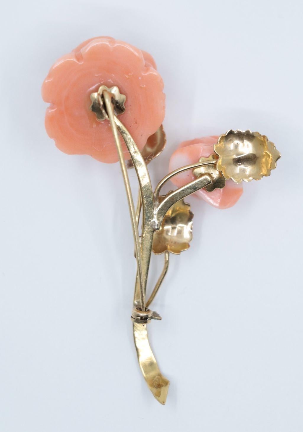 Vintage 18K Gold Coral Flower Brooch For Sale at 1stDibs